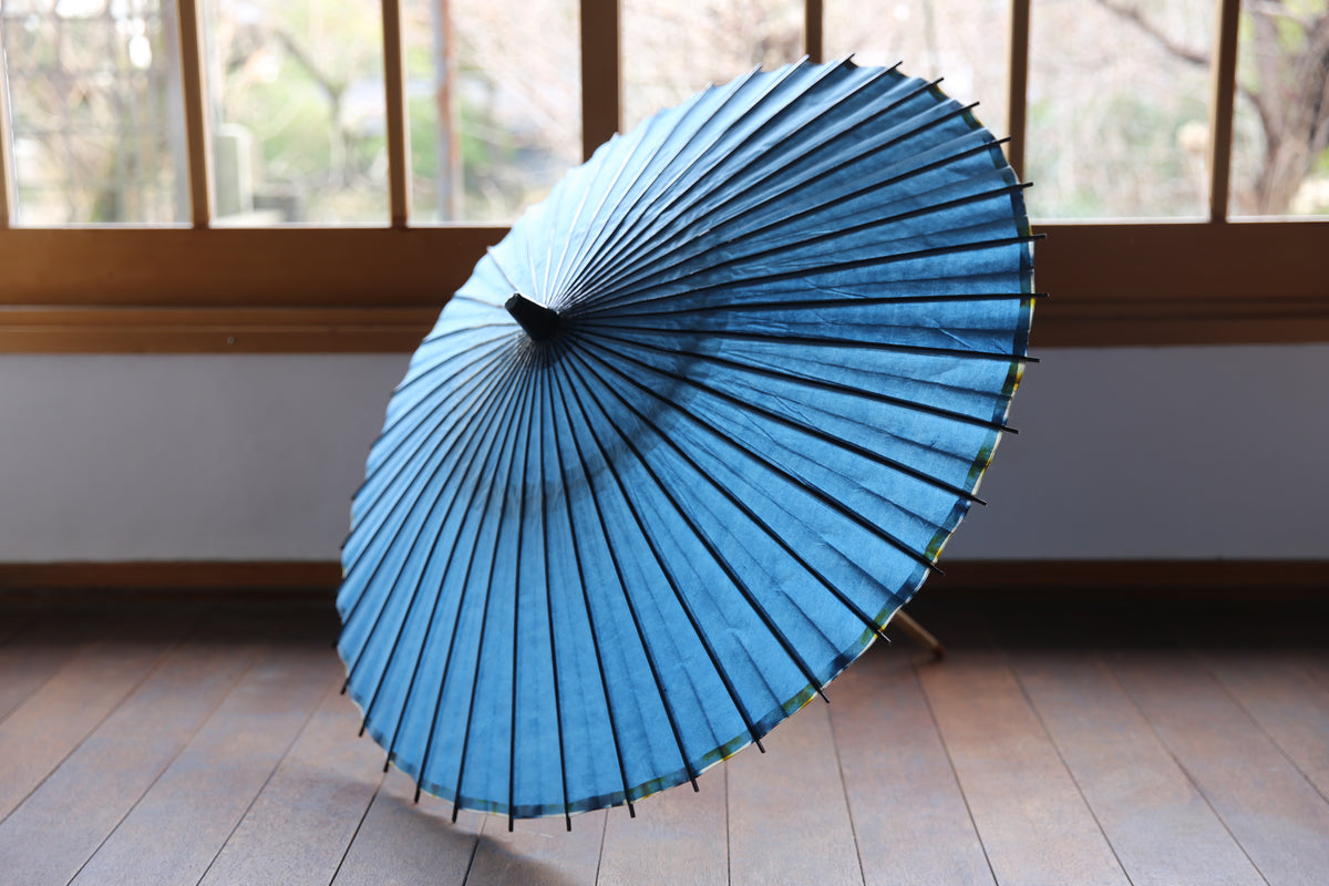 Parasol [light blue (folded eaves/black bone)] – 和傘CASA